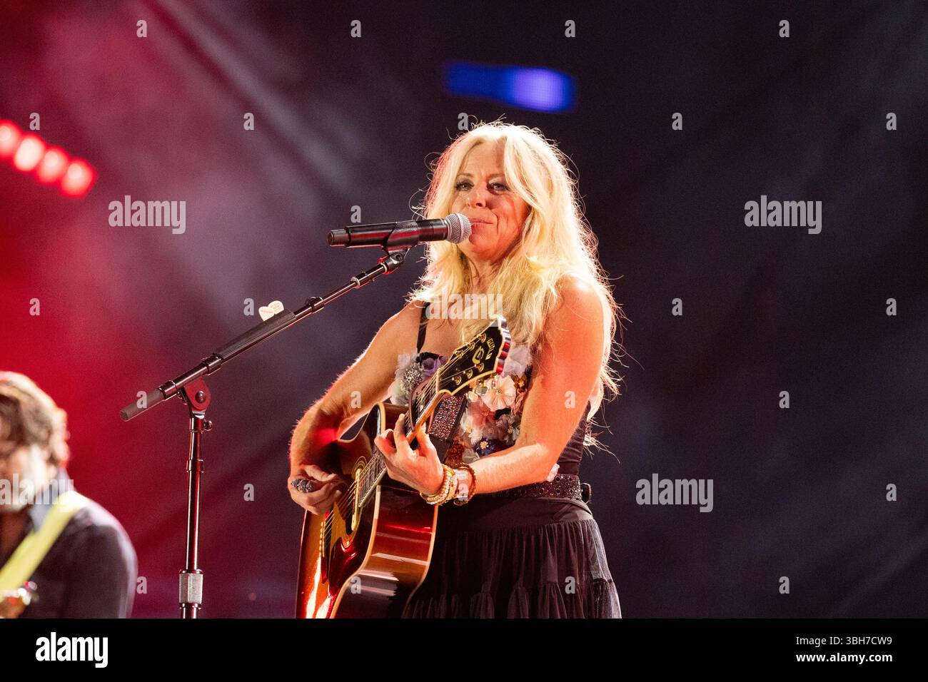 NASHVILLE, TENNESSEE - JUNE 7 , 2025: Country artist Deana Carter ...