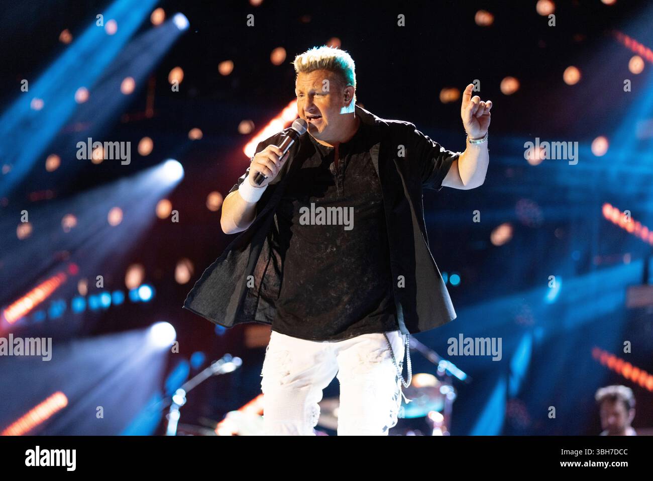 NASHVILLE, TENNESSEE - JUNE 7 , 2025: Country artist Gary LeVox ...