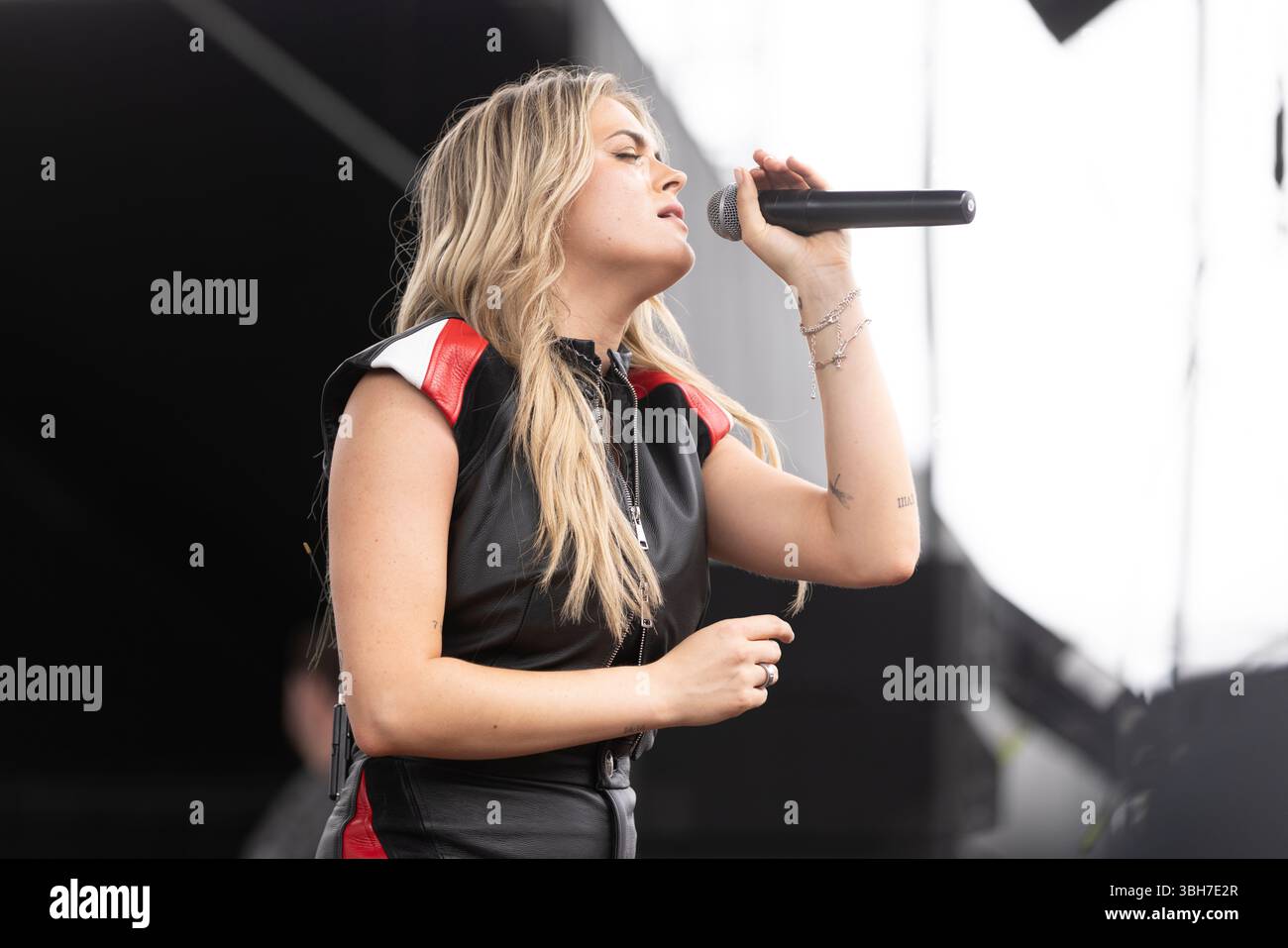 NASHVILLE, TENNESSEE - JUNE 7 , 2025: Country singer Alana Springsteen ...