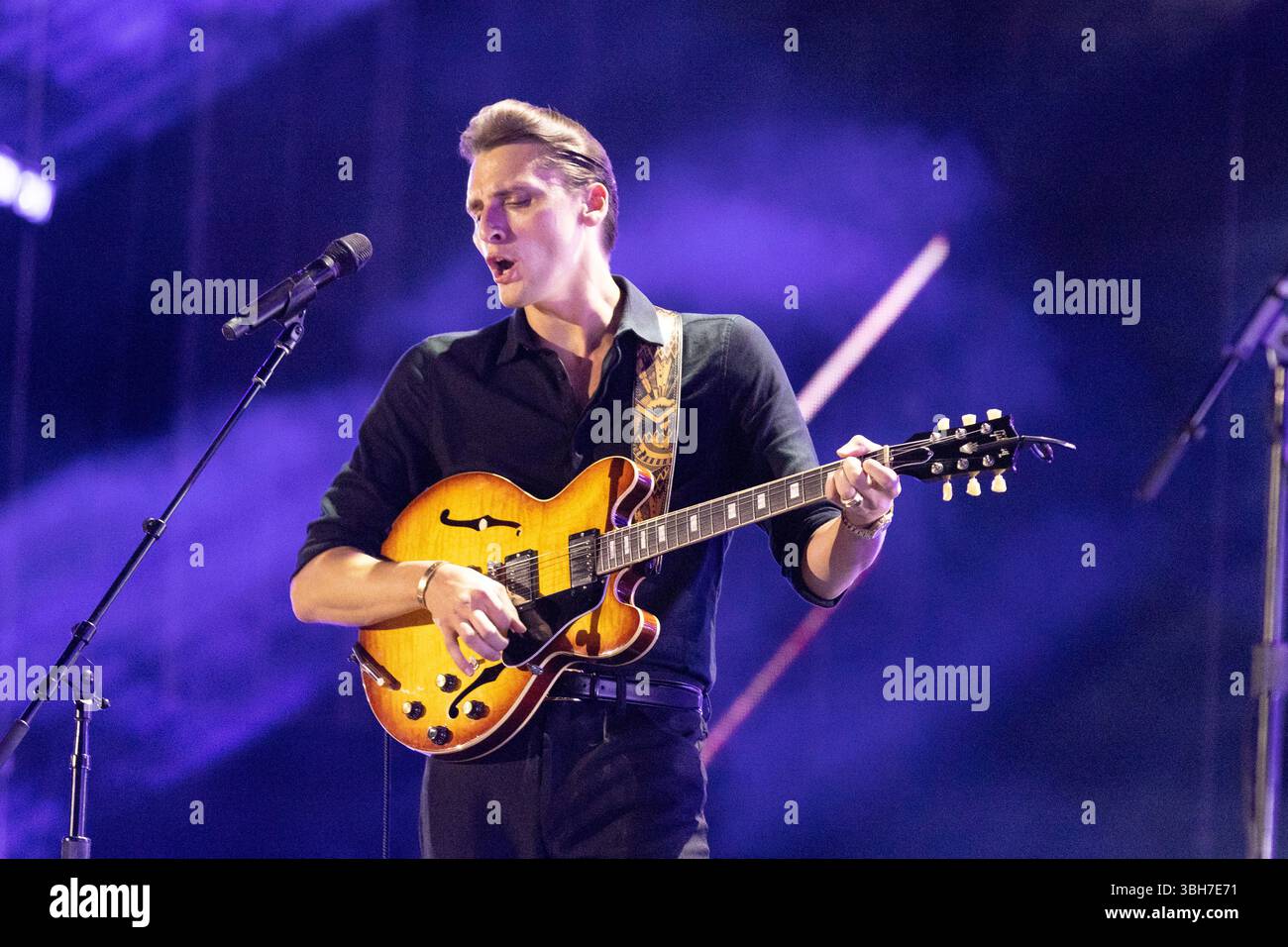 NASHVILLE, TENNESSEE - JUNE 7 , 2025: Country artist Brandon Laine ...