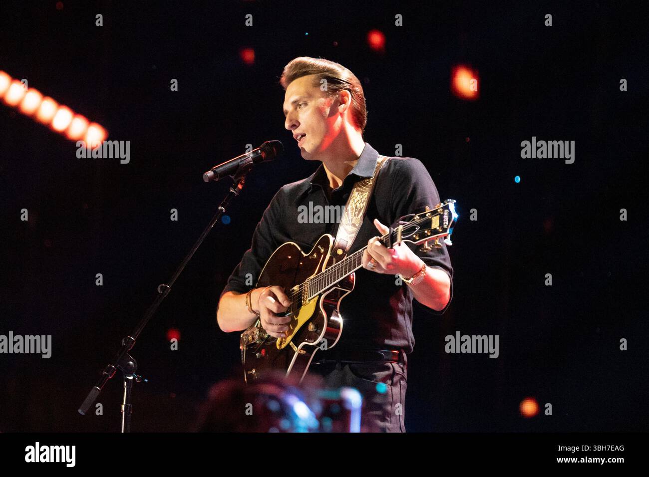 NASHVILLE, TENNESSEE - JUNE 7 , 2025: Country artist Brandon Laine ...