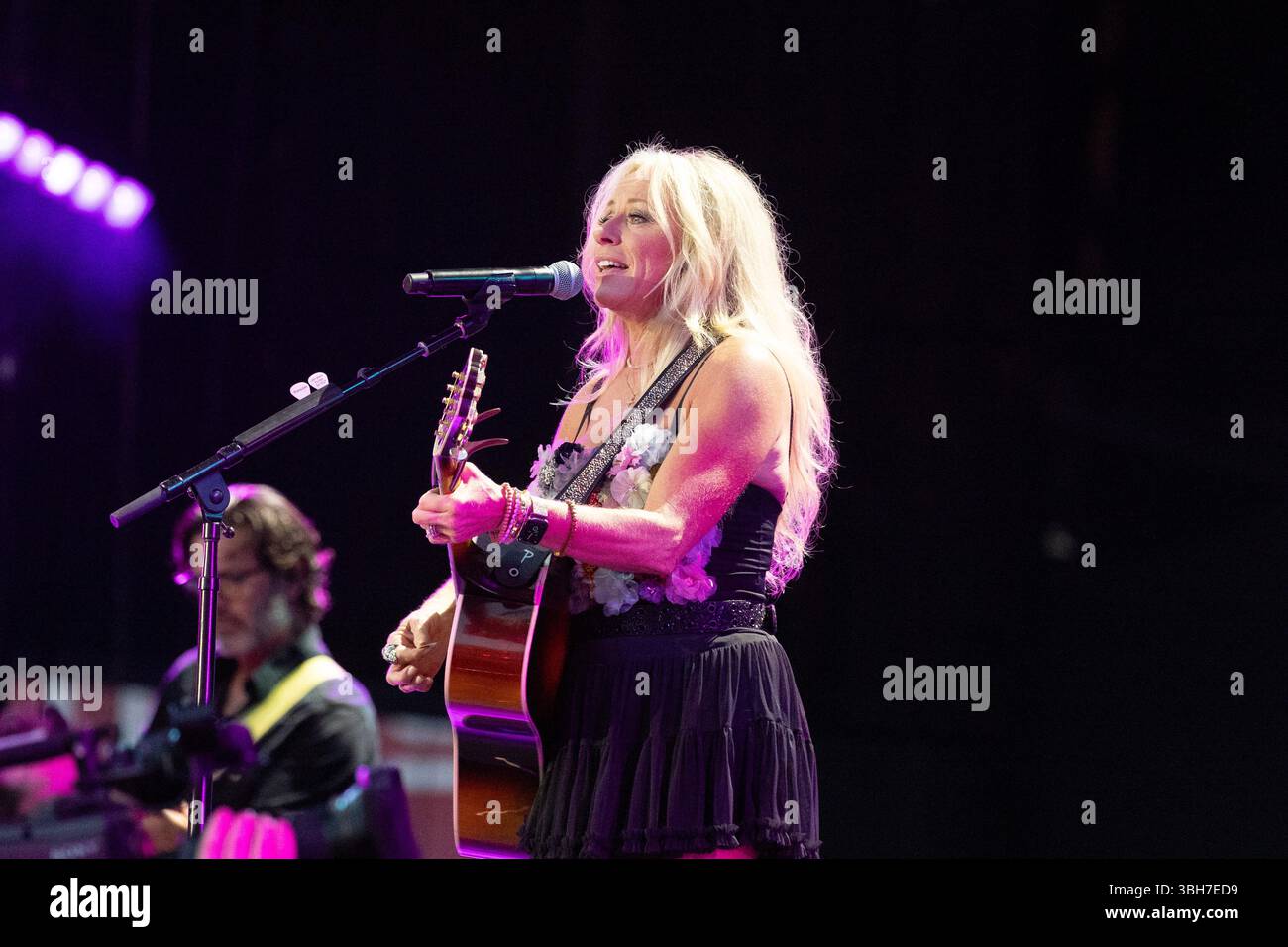 NASHVILLE, TENNESSEE - JUNE 7 , 2025: Country artist Deana Carter ...