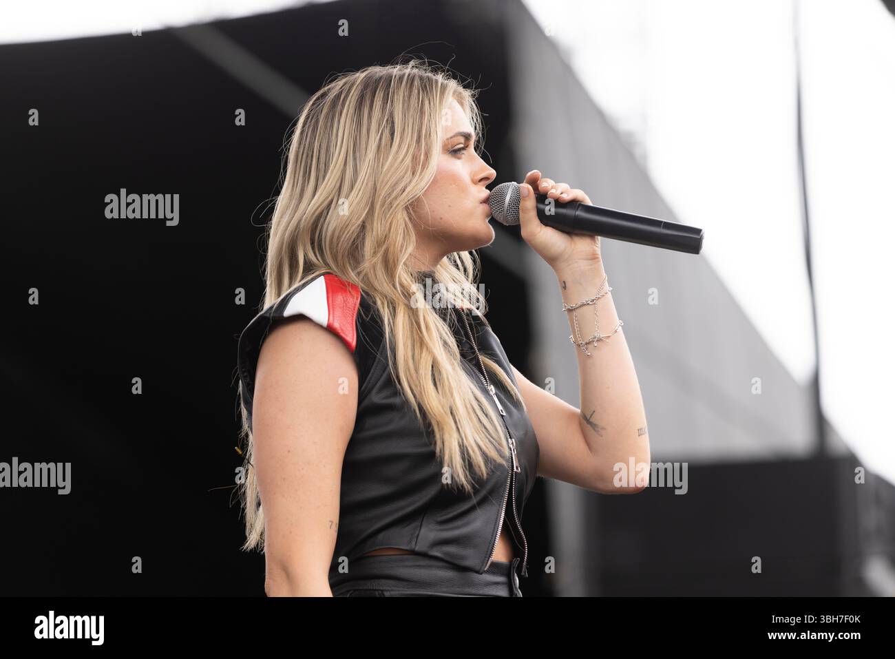NASHVILLE, TENNESSEE - JUNE 7 , 2025: Country singer Alana Springsteen ...