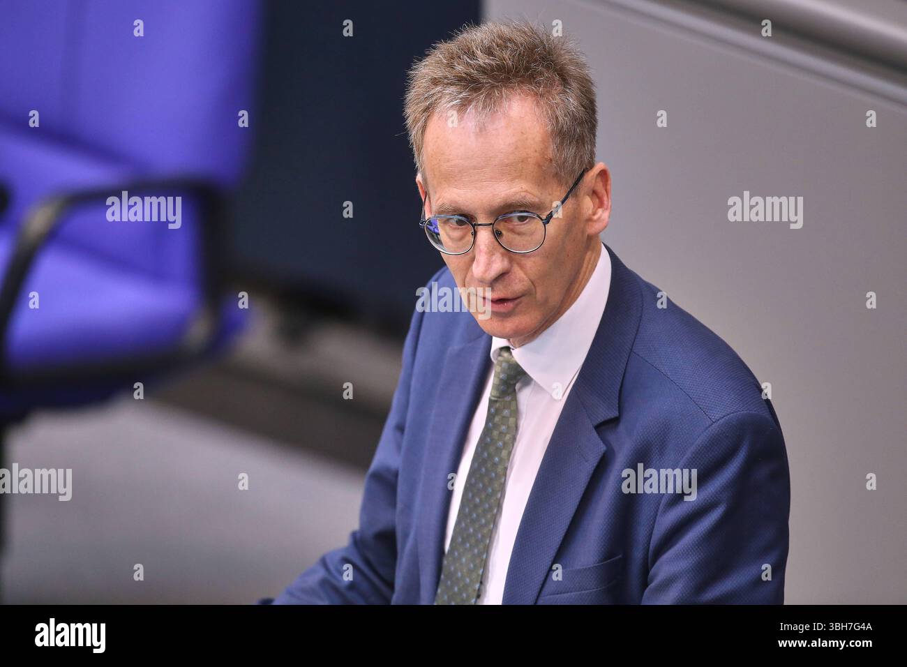 Berlin, Deutschland, 06.06.2025: Deutscher Bundestag: 11 ...