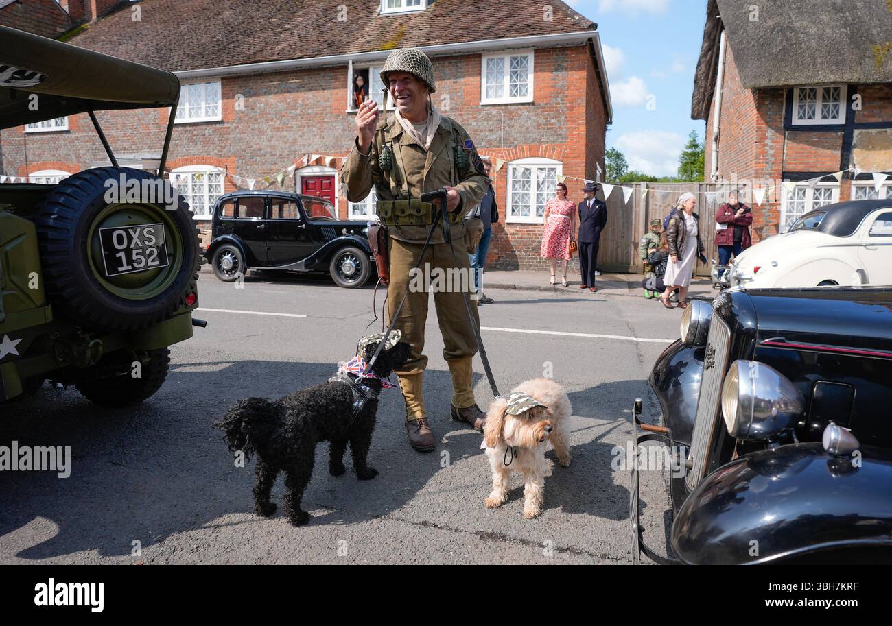 Southwick revival enthusiast walks their dogs along the High Street ...