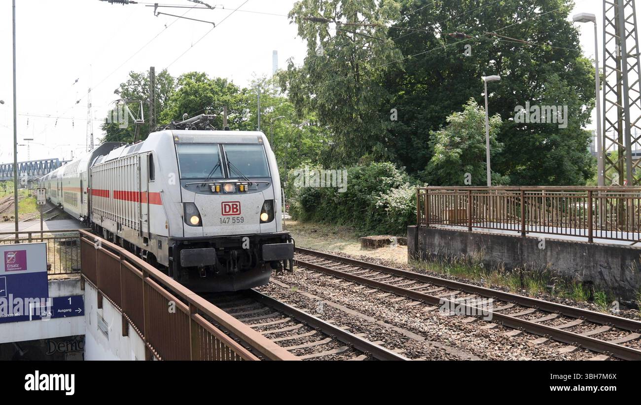 Eisenbahnverkehr in Recklinghausen Intercity Zug IC / IC2 der Deutschen ...