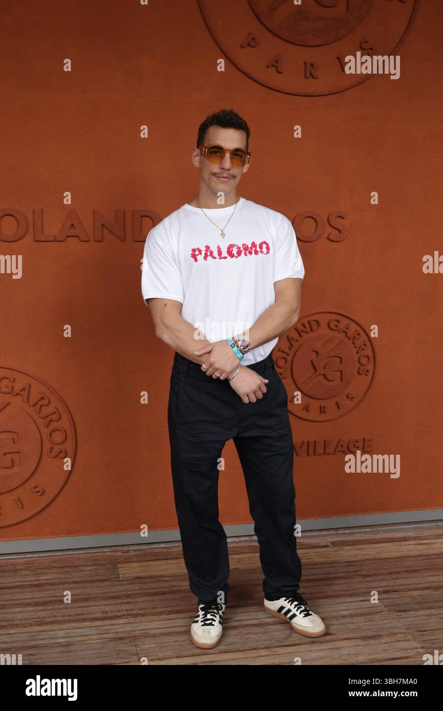 Spike Lee and Tonya Lewis Lee are seen at Roland Garros on June 8, 2025 ...