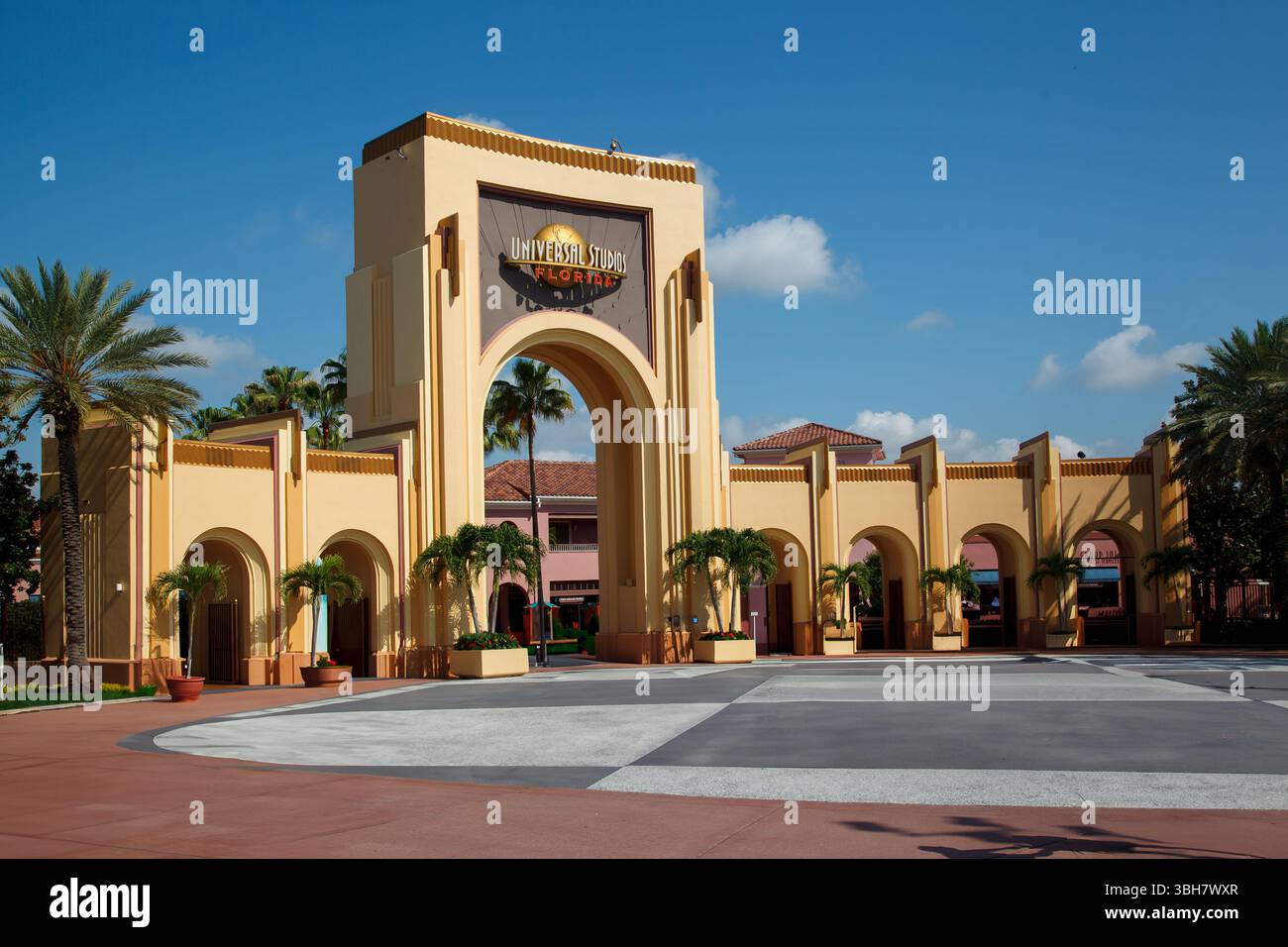 The Universal Studios amusement park main entrance, Orlando, Florida ...
