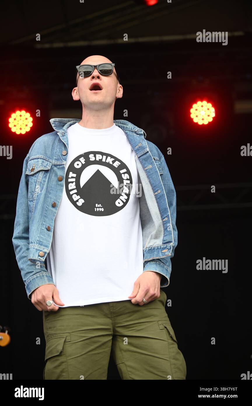 June 7, 2025, Doncaster, South Yorkshire, U.K: The Twang Performing at ...