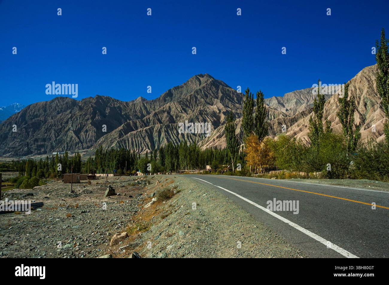 Hamlet in the Ghez Canyon on the Karakoram Highway from China to ...