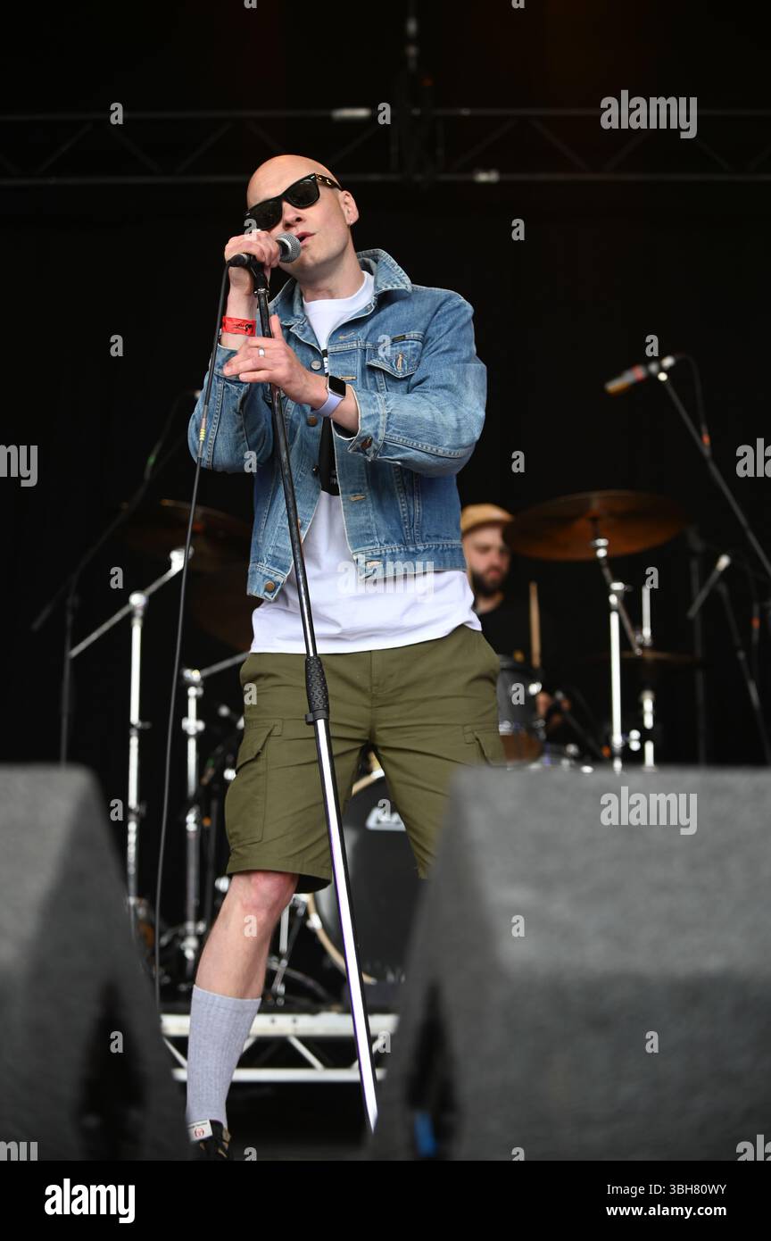 June 7, 2025, Doncaster, South Yorkshire, U.K: The Twang Performing at ...