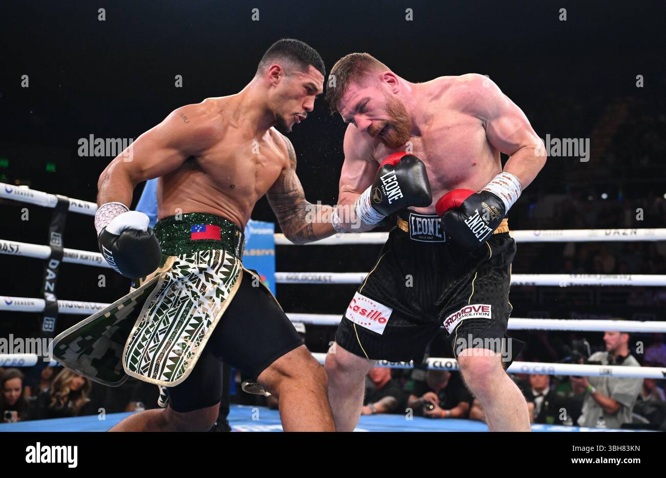 Australian Jai Opetaia (left) and Claudio Squeo of Italy in the IBF and ...
