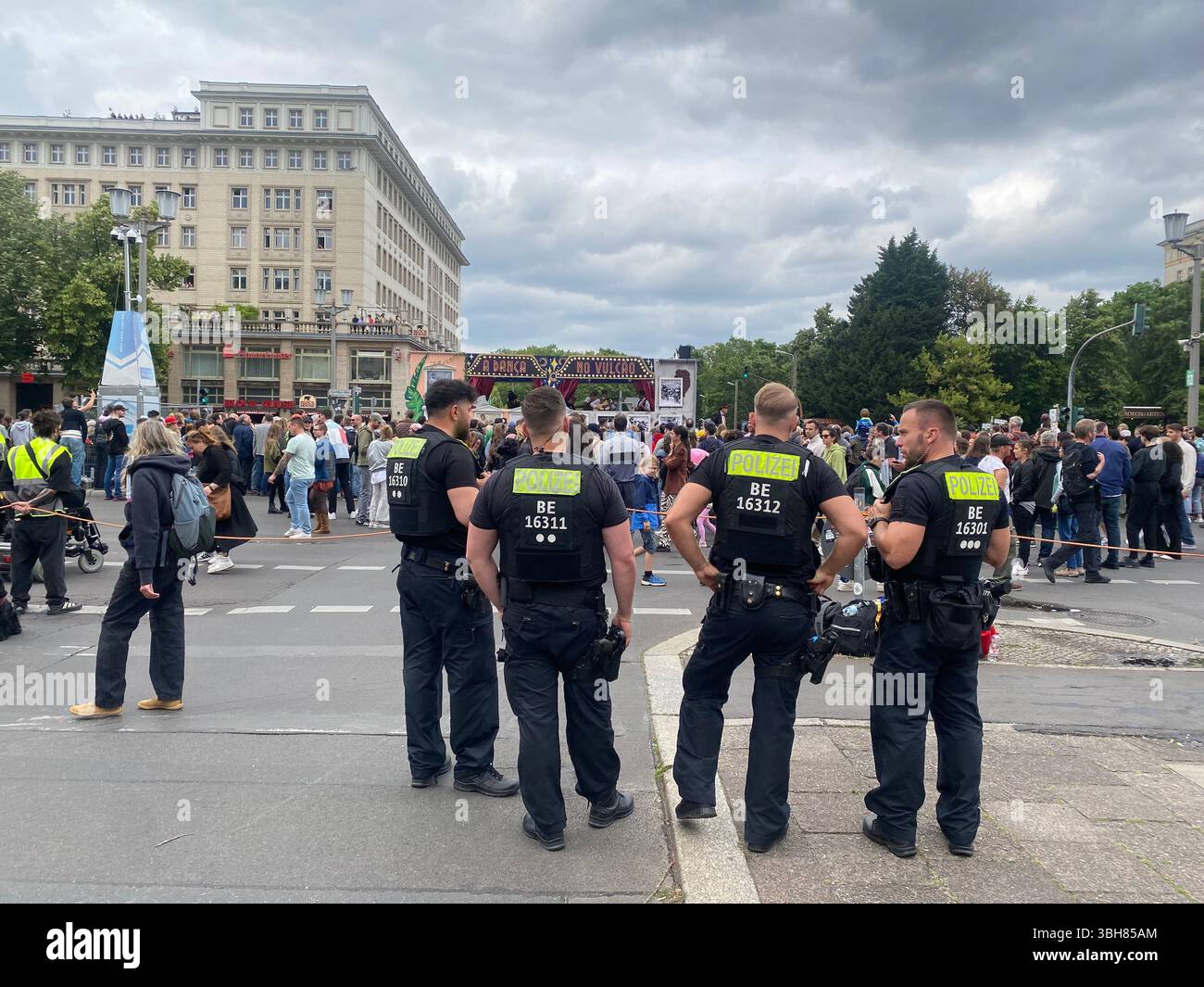 Berlin, Germany. 08th June, 2025. Police officers patrol and secure the ...