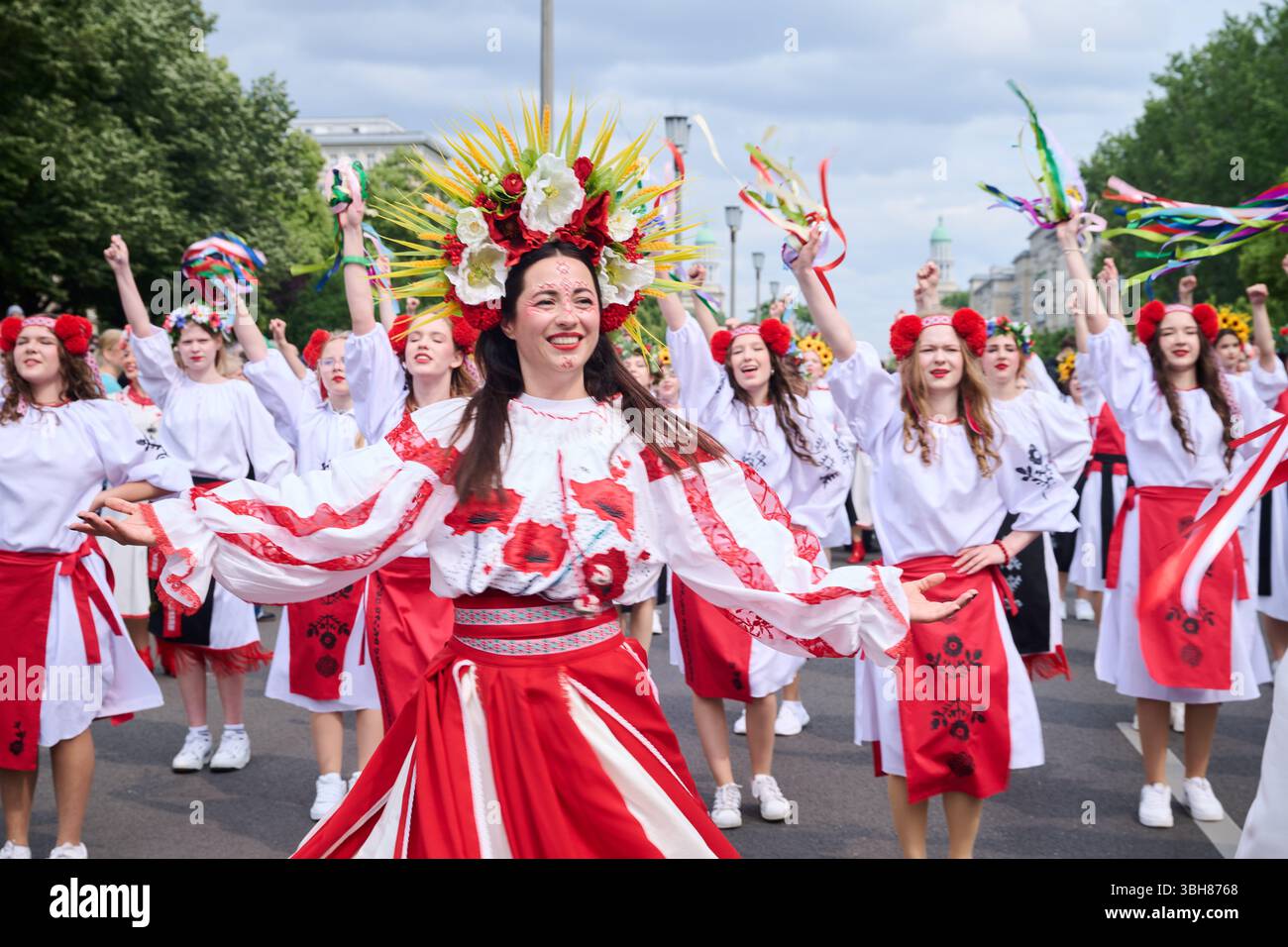 08 June 2025, Berlin: Ukrainian women dance in traditional costumes ...