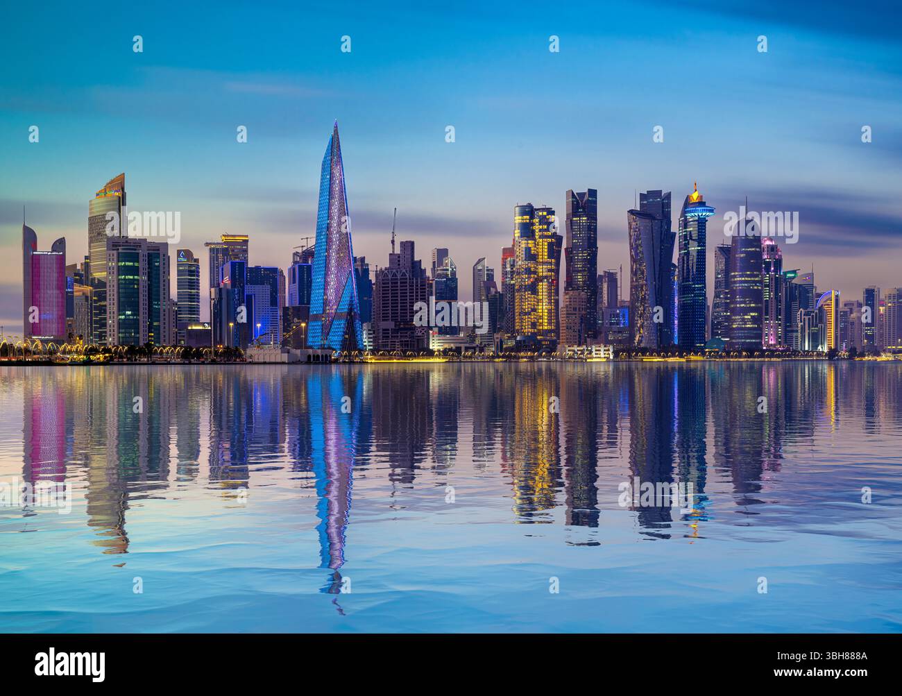 Doha corniche skyline qatar hi-res stock photography and images - Alamy