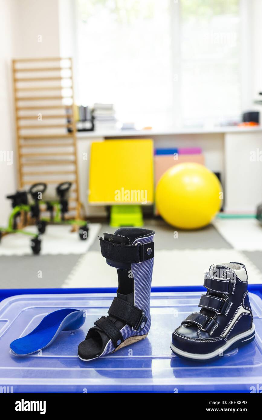 Orthotics child hi-res stock photography and images - Alamy