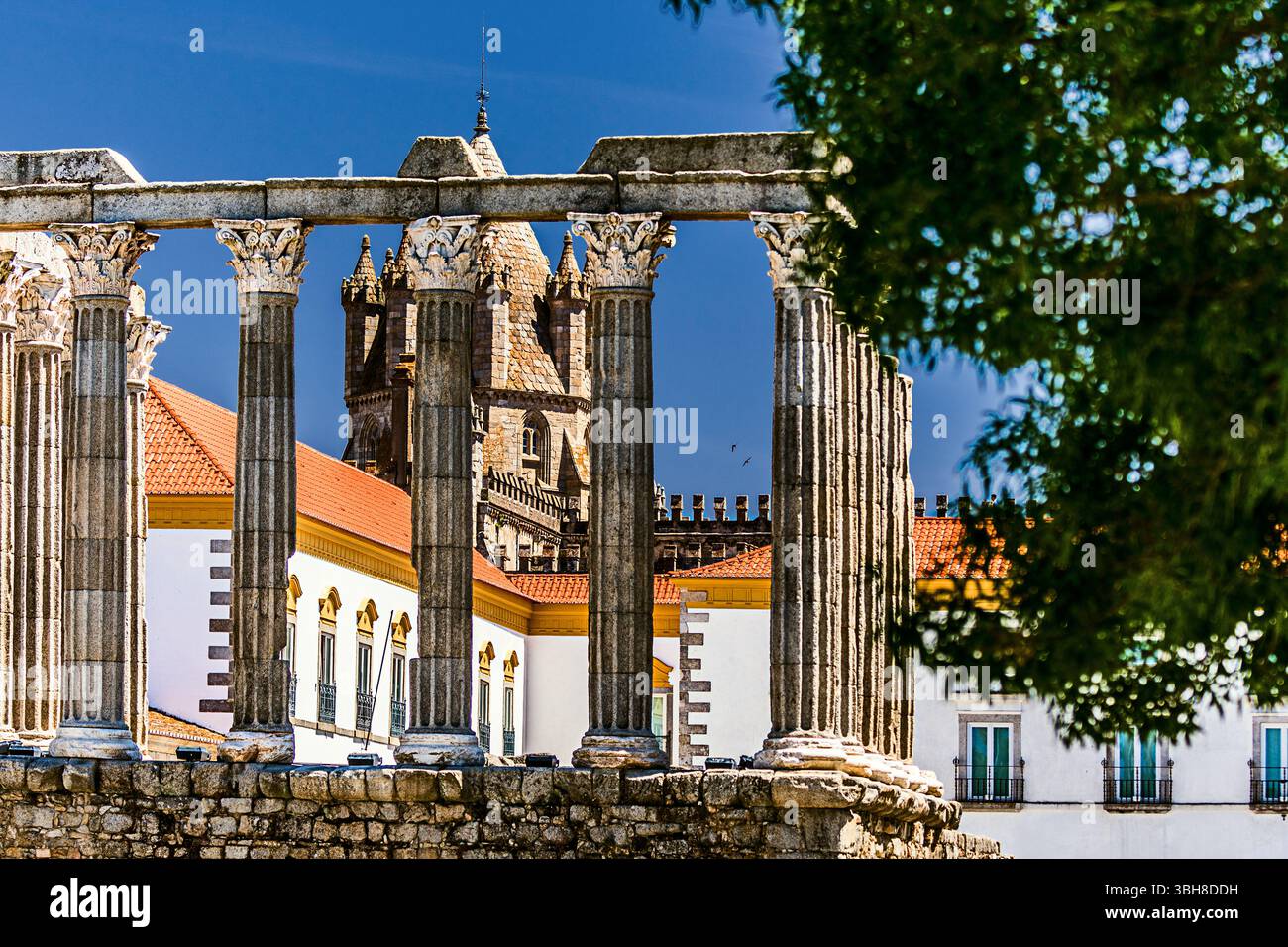 Evora, Portugal May 26, 2022: Évora's historical center is well ...