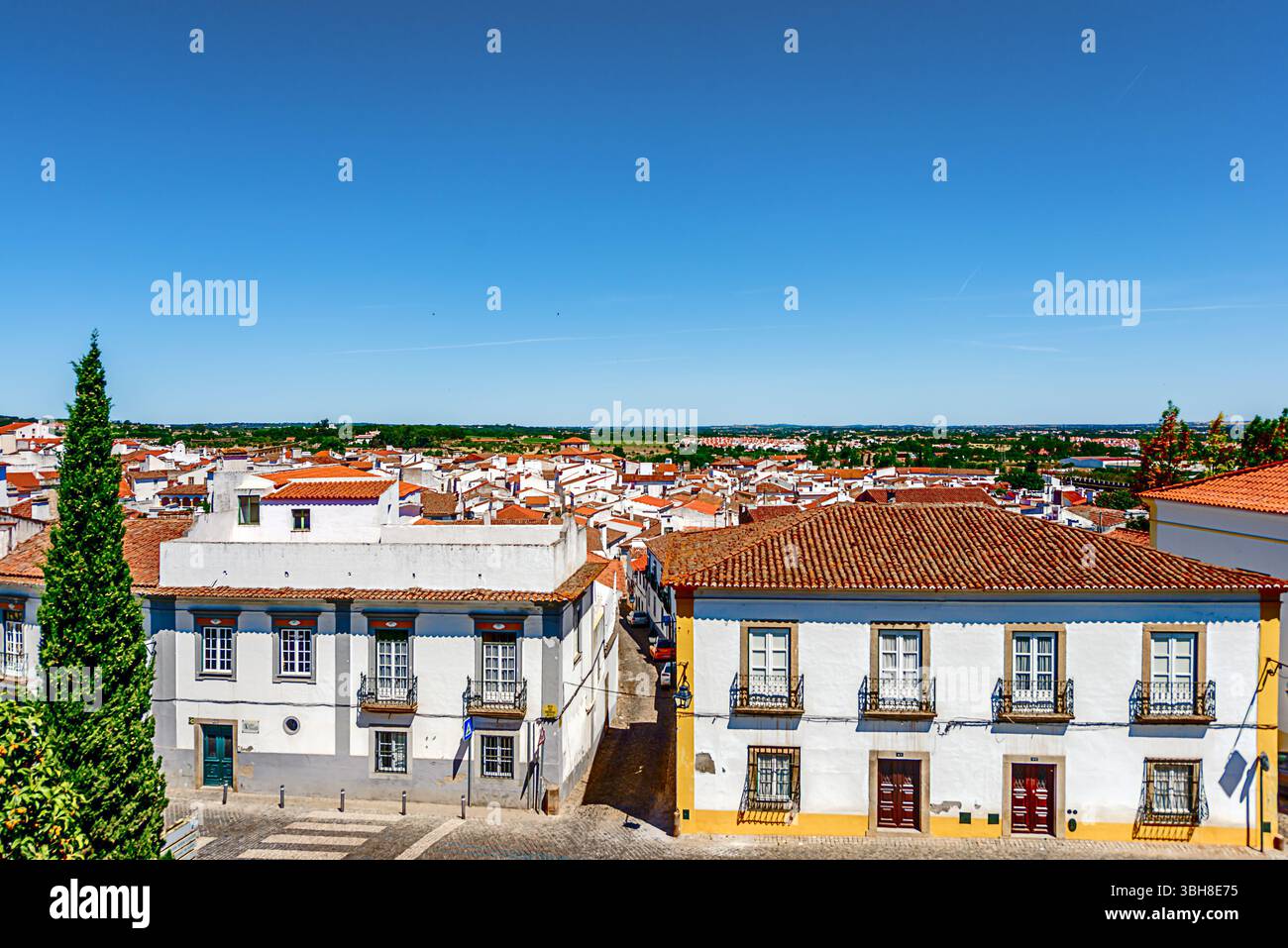 Evora, Portugal May 26, 2022: Évora's historical center is well ...