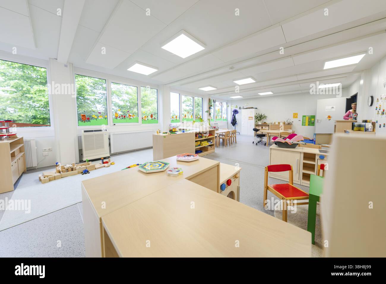 Large, open kindergarten room with windows and child-friendly furniture ...