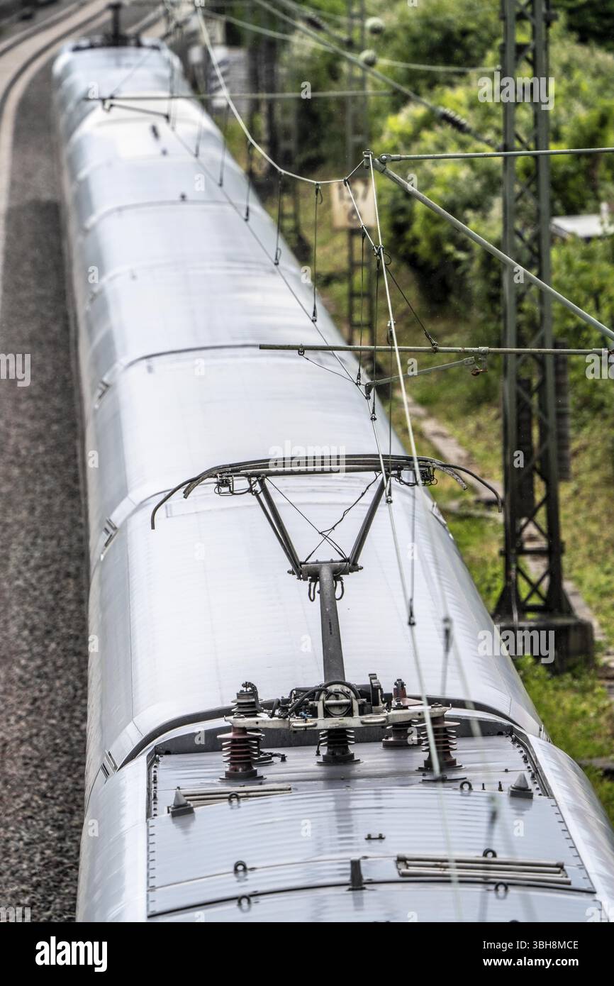 Traction current, overhead line, detail, tensioning of current-carrying ...