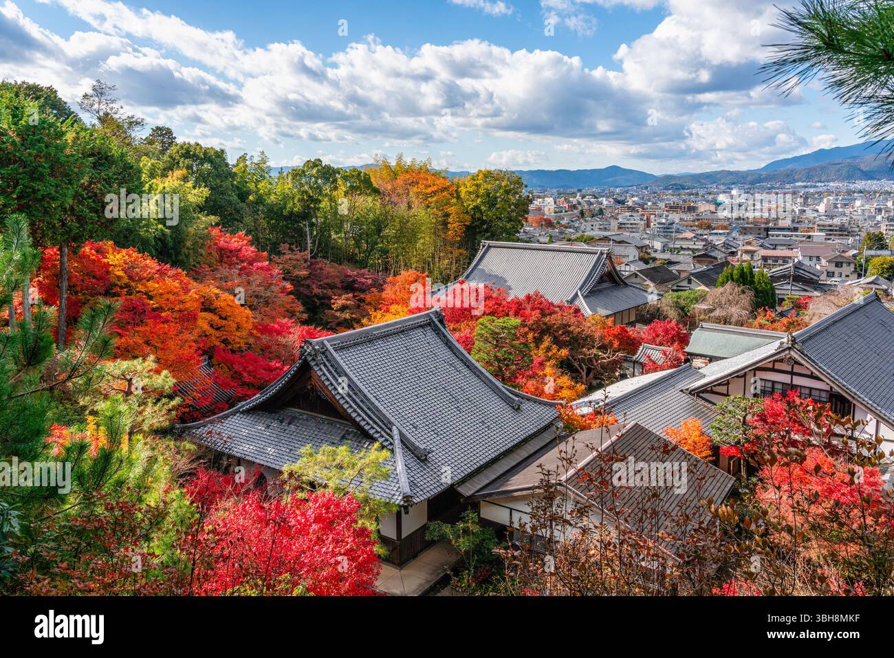 The marvelous Enko-ji Temple during fall season in Kyoto, Sakyo ward ...