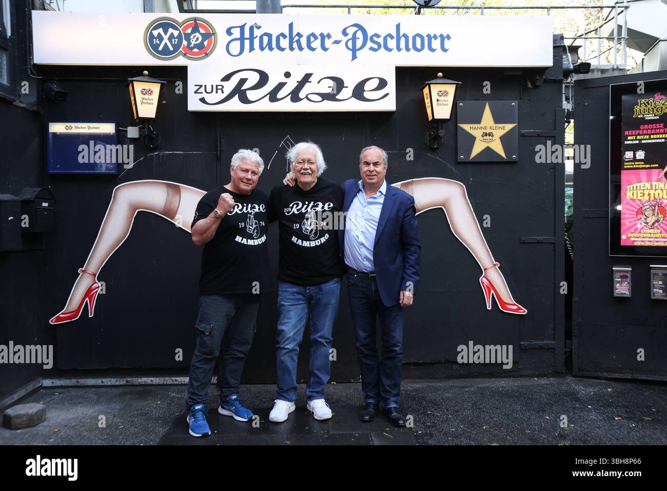 Zur Ritze: Hamburg, 25.04.2023 v.l.: Carsten MArek Zur Ritze, Carlo von ...