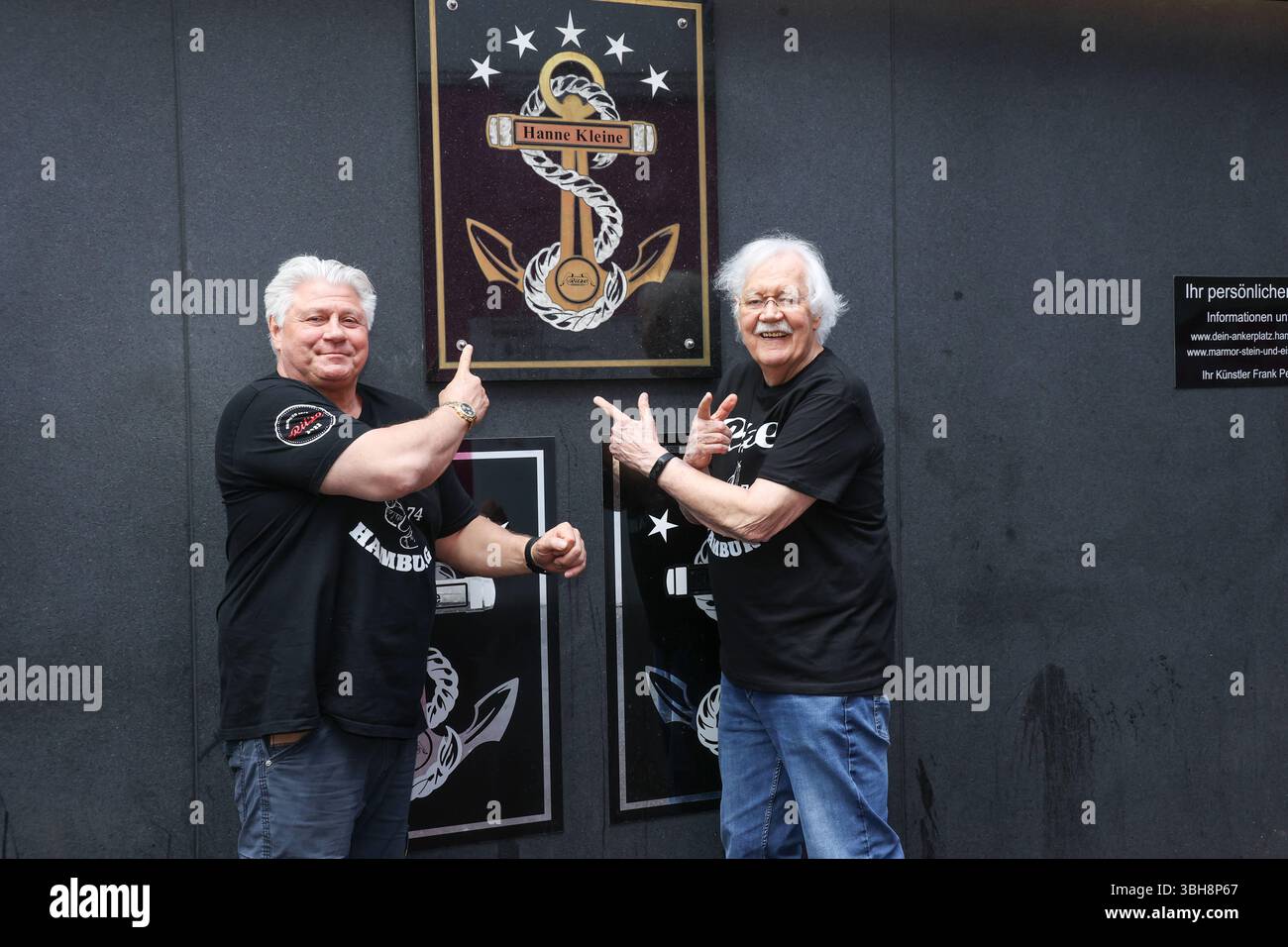 Zur Ritze: Hamburg, 25.04.2023 Carsten Marek Zur Ritze, l. und Carlo ...