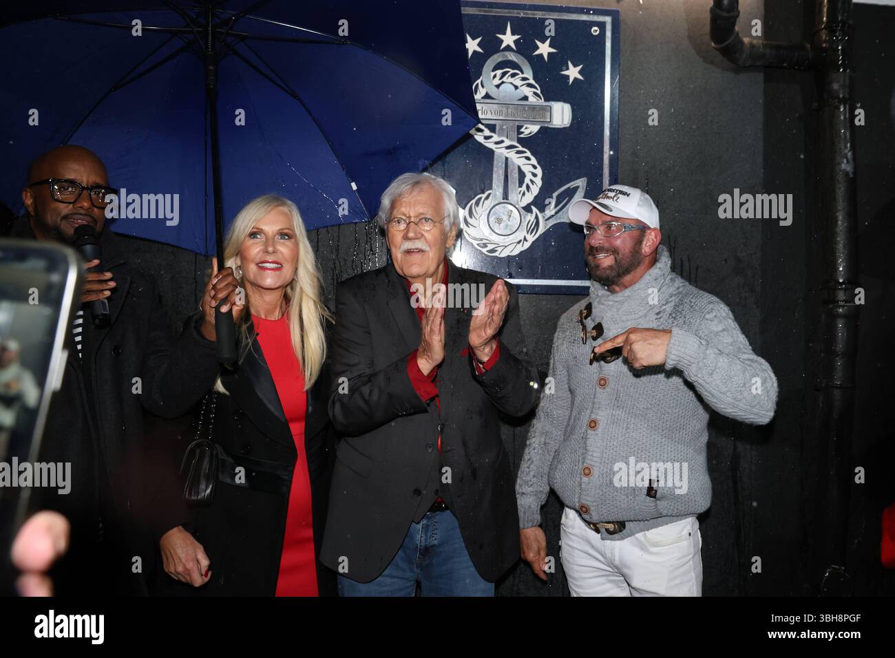 Zur Ritze: Carlo von Tiedemann, 80. Geburtstag, Hamburg, 20.10.2023 v.l ...