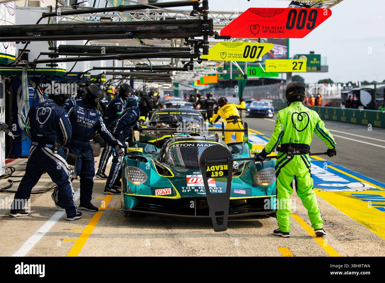 Le Mans, France. 08th June, 2025. 007 TINCKNELL Harry (gbr), GAMBLE Tom (gbr), GUNN Ross (gbr ...