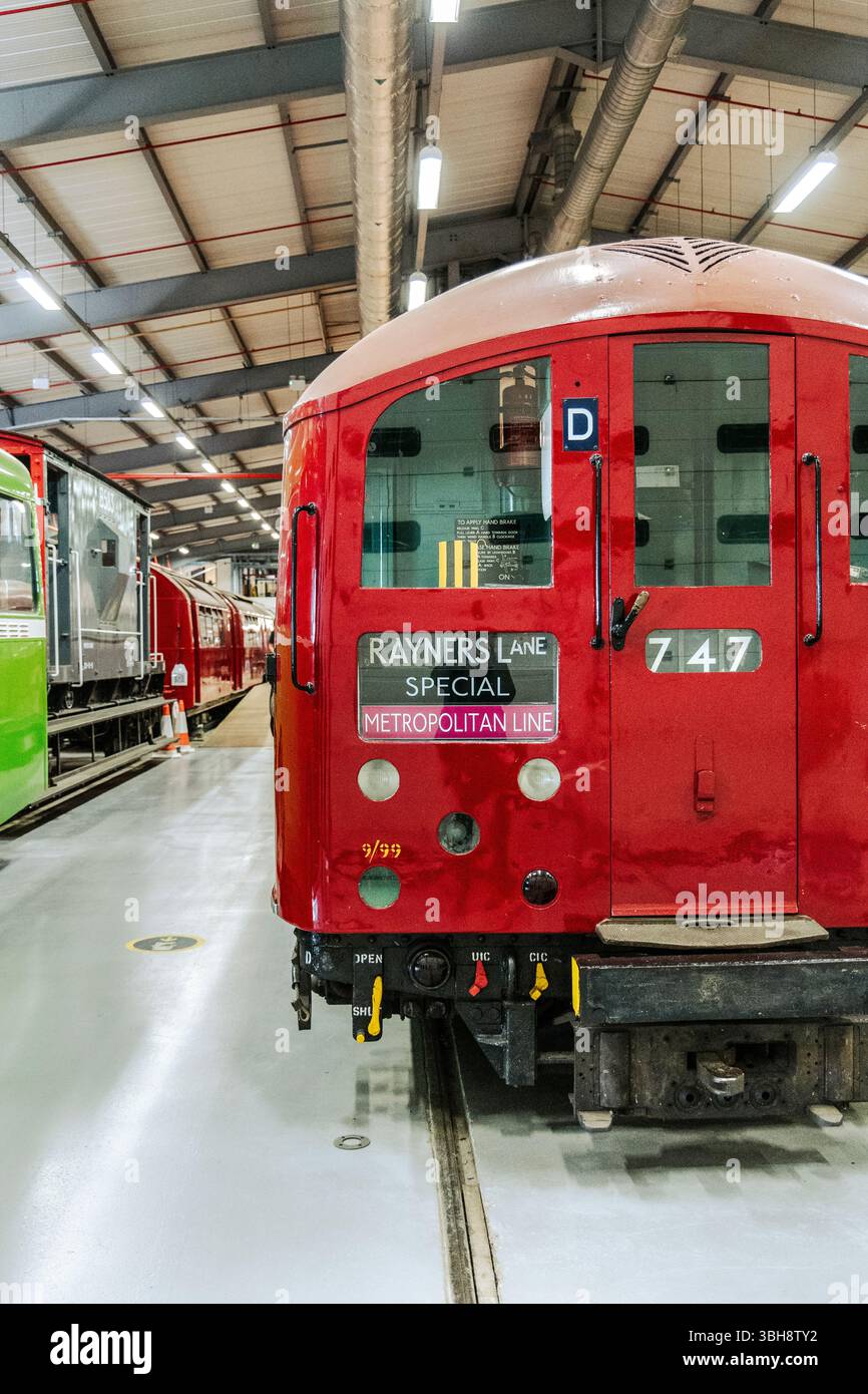 London underground train hi-res stock photography and images - Alamy