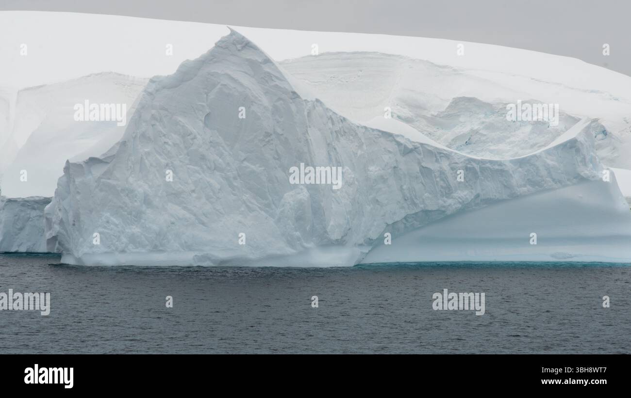 Layers of ice and floating in arctic hi-res stock photography and ...