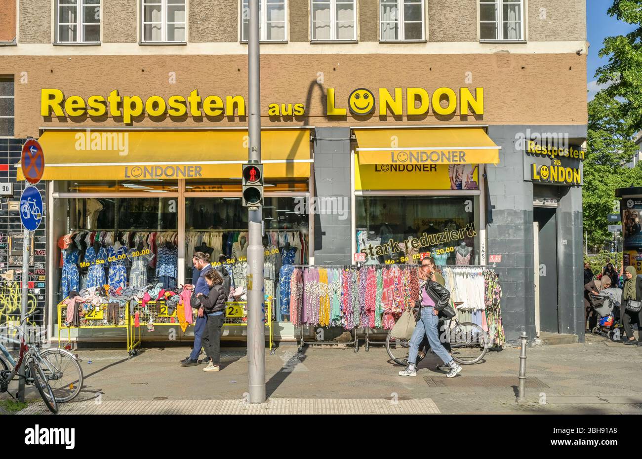 Ramschladen, Restposten aus London, Kottbusser Damm, Kreuzberg, Bezirk ...