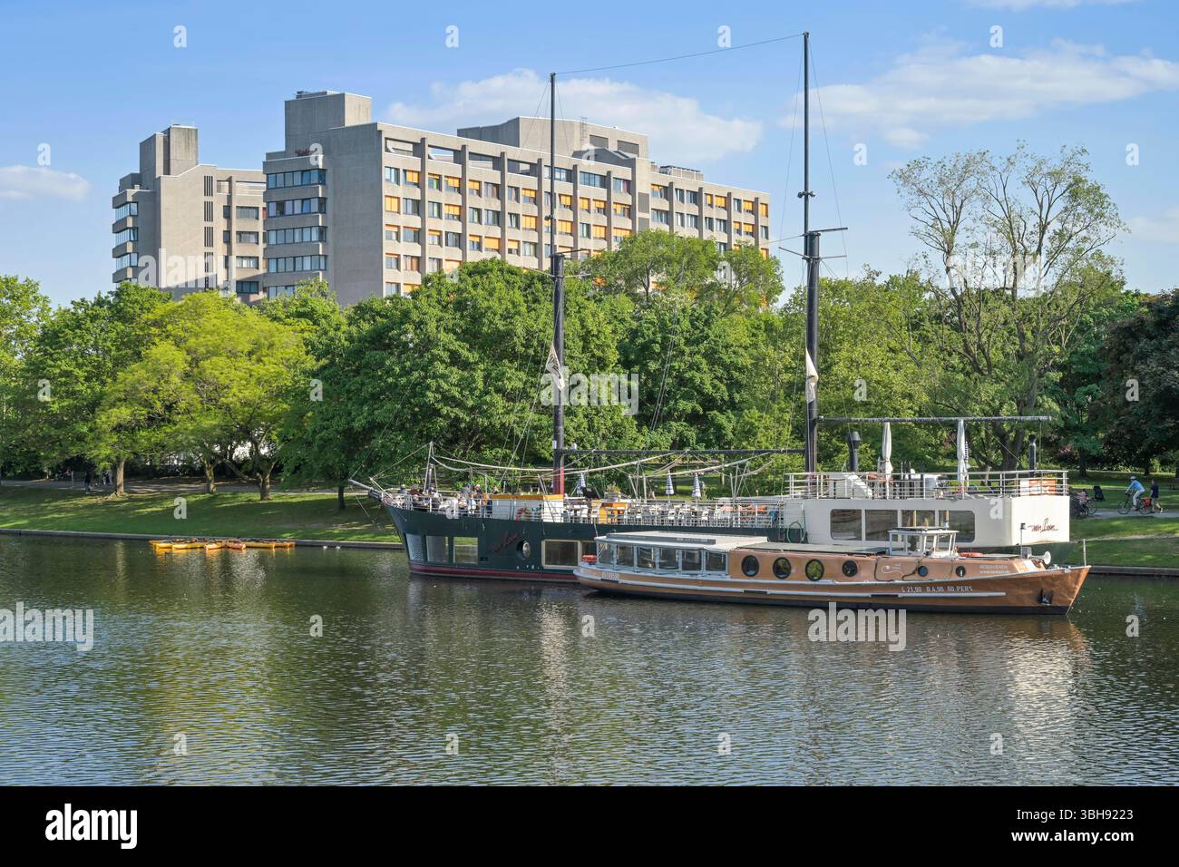 Van Loon Restaurantschiff, Urbanhafen, Kreuzberg, Bezirk Friedrichshain ...