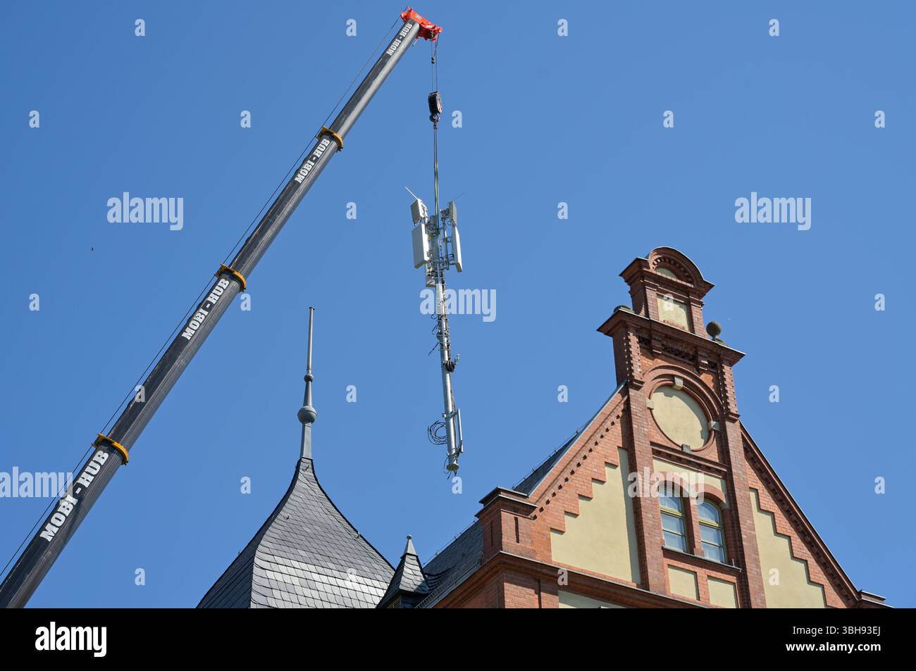 Montage Funkmast, Polizei, Gebäude, Columbiadamm, Kreuzberg, Bezirk ...