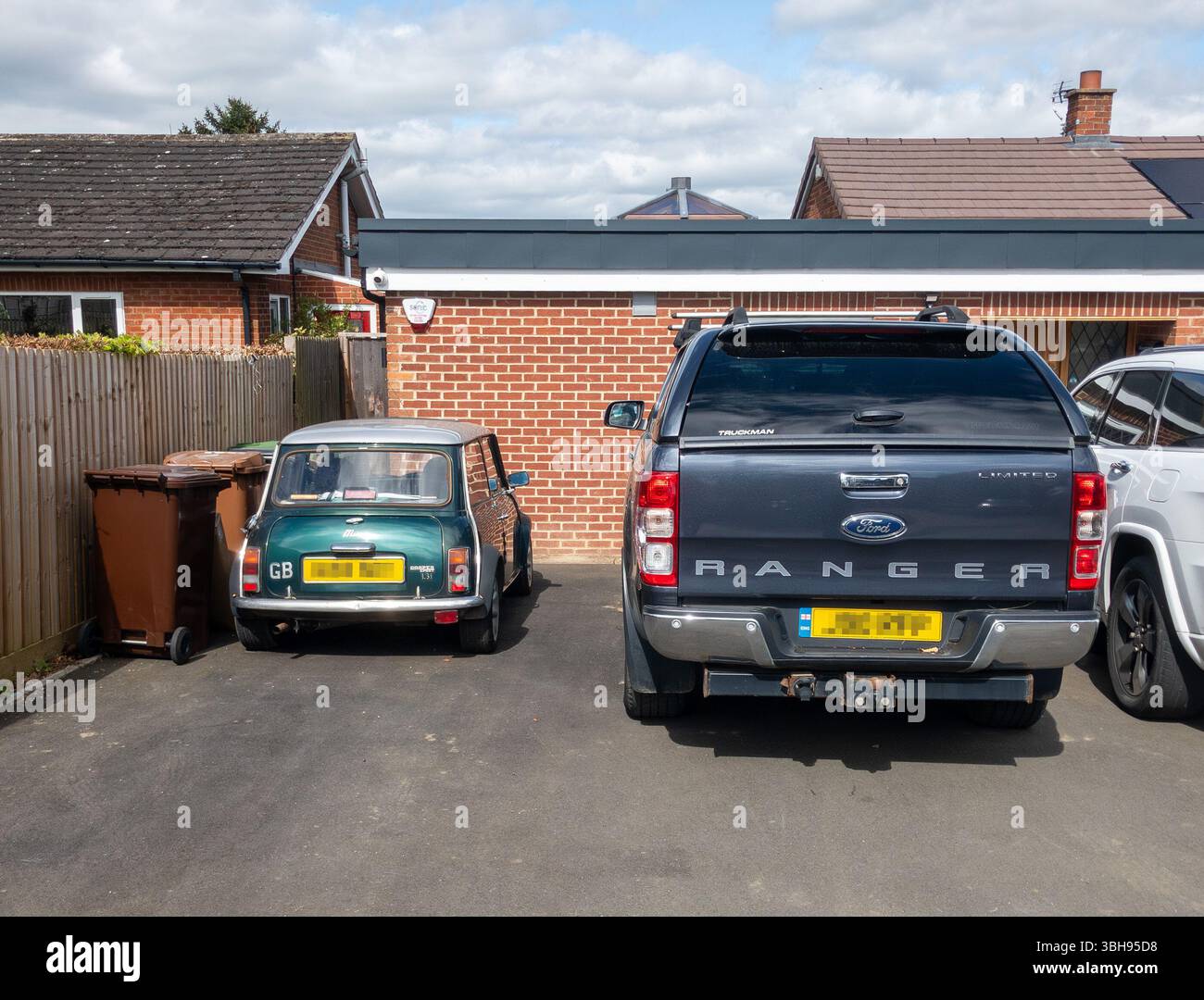 Bigger vehicles hi-res stock photography and images - Alamy