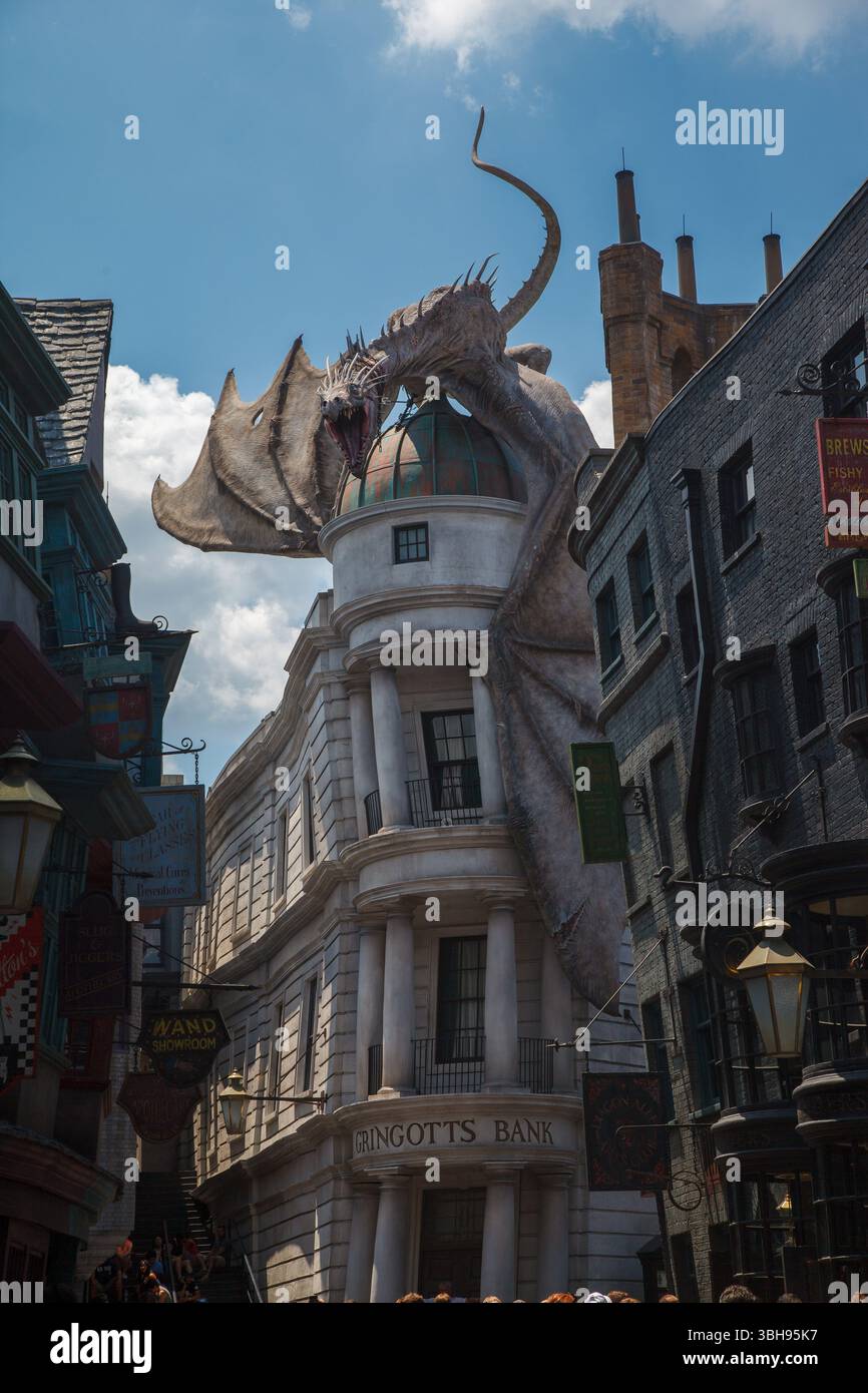 A Dragon spitting fire in the Wizarding World of Harry Potter - Diagon ...