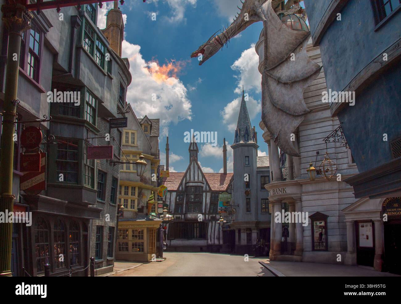 A Dragon spitting fire in the Wizarding World of Harry Potter - Diagon ...