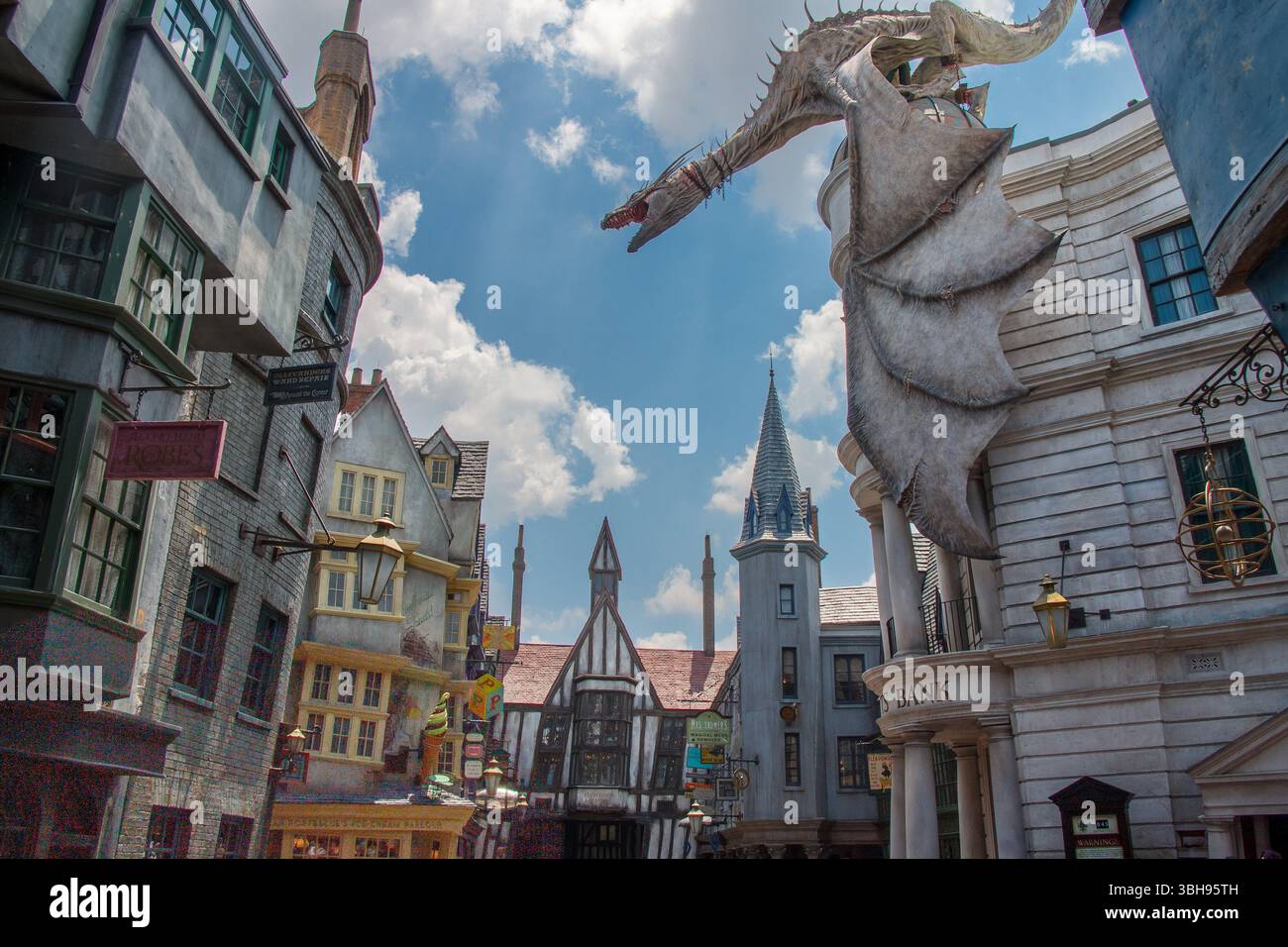 A Dragon spitting fire in the Wizarding World of Harry Potter - Diagon ...