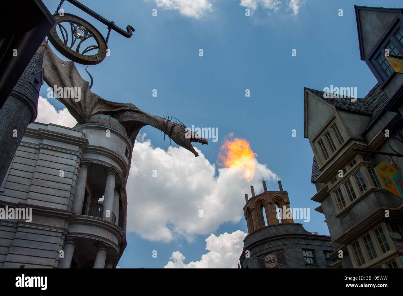 A Dragon spitting fire in the Wizarding World of Harry Potter - Diagon ...