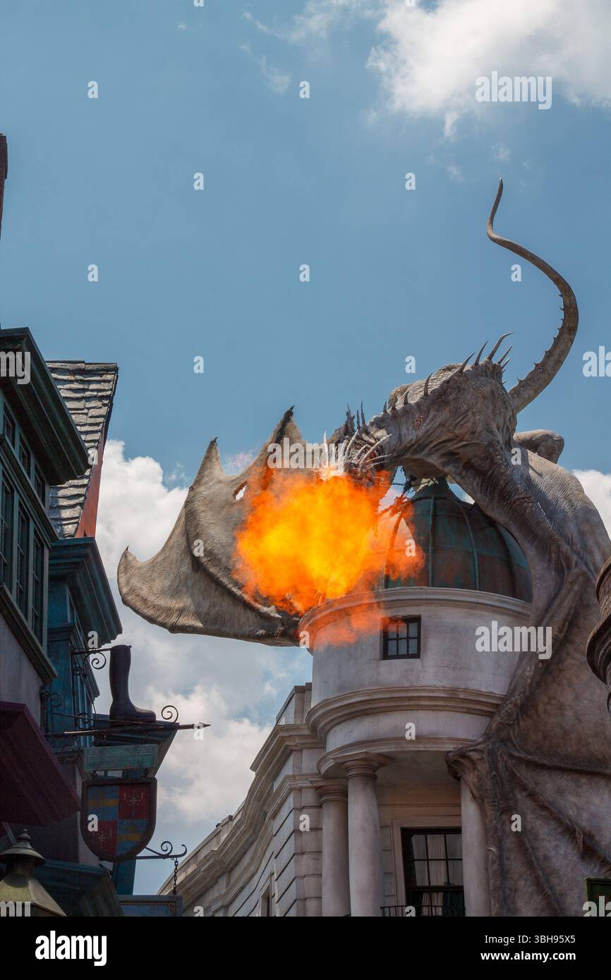 A Dragon spitting fire in the Wizarding World of Harry Potter - Diagon ...