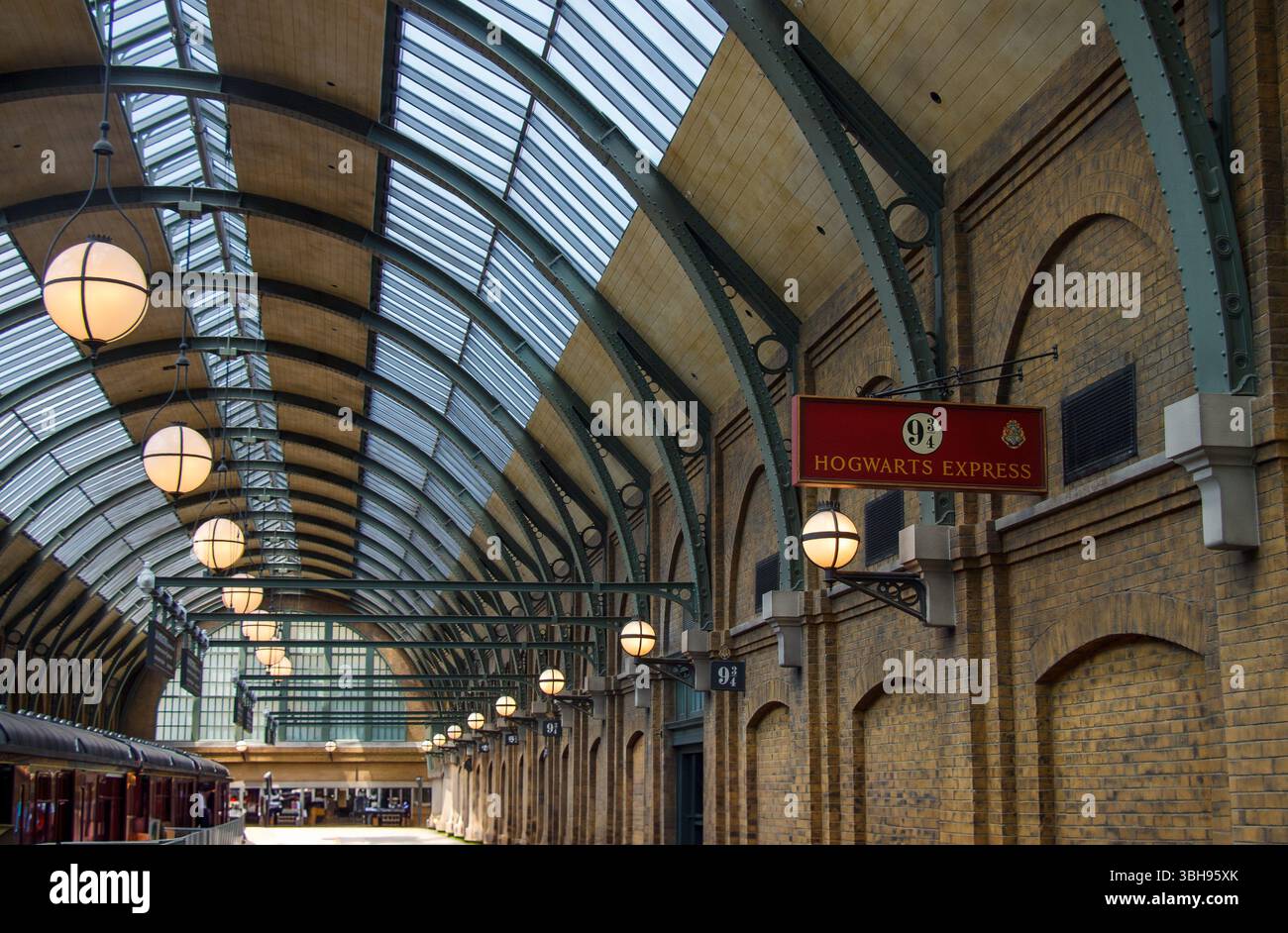 The Platform 9 and 3 quarters Hogwarts Express inside Kings Cross train ...