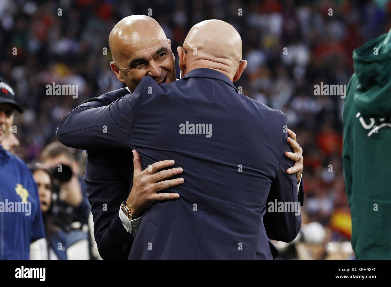 MUNCHEN - (L-R) Portugal coach Roberto Martinez, Spain coach Luis de la ...