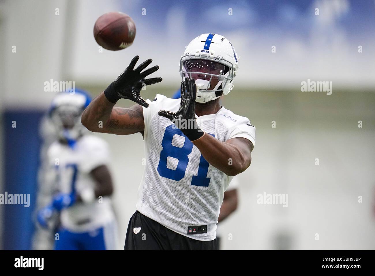 Indianapolis Colts tight end Mo Alie-Cox (81) makes a catch during ...