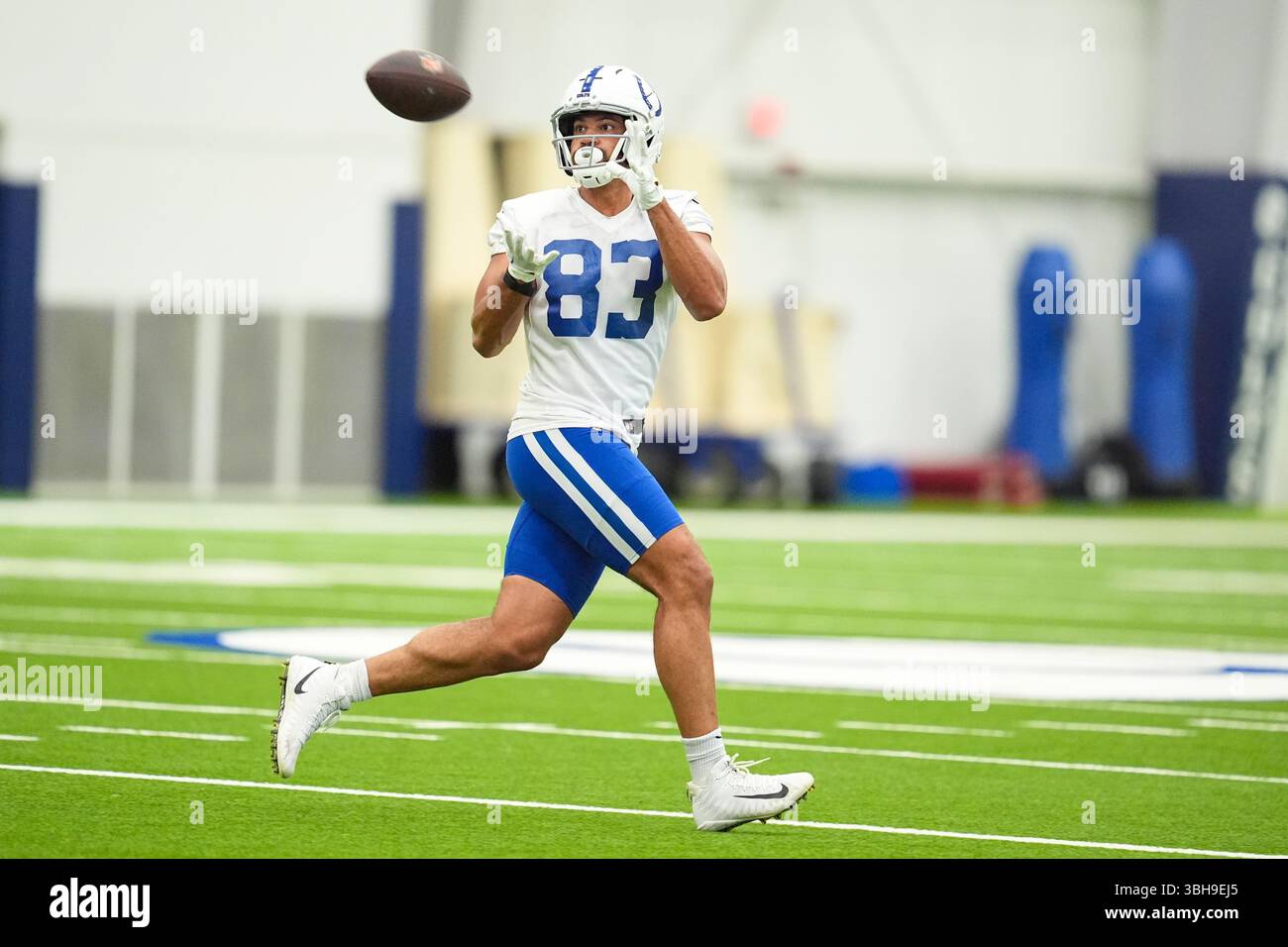 Indianapolis Colts tight end Albert Okwuegbunam Jr. (83) makes a catch ...