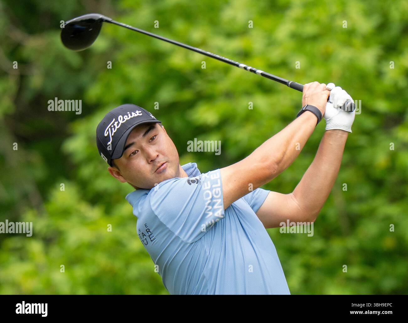 Canada's Richard Lee watches his drive on the 8th hole in the final ...
