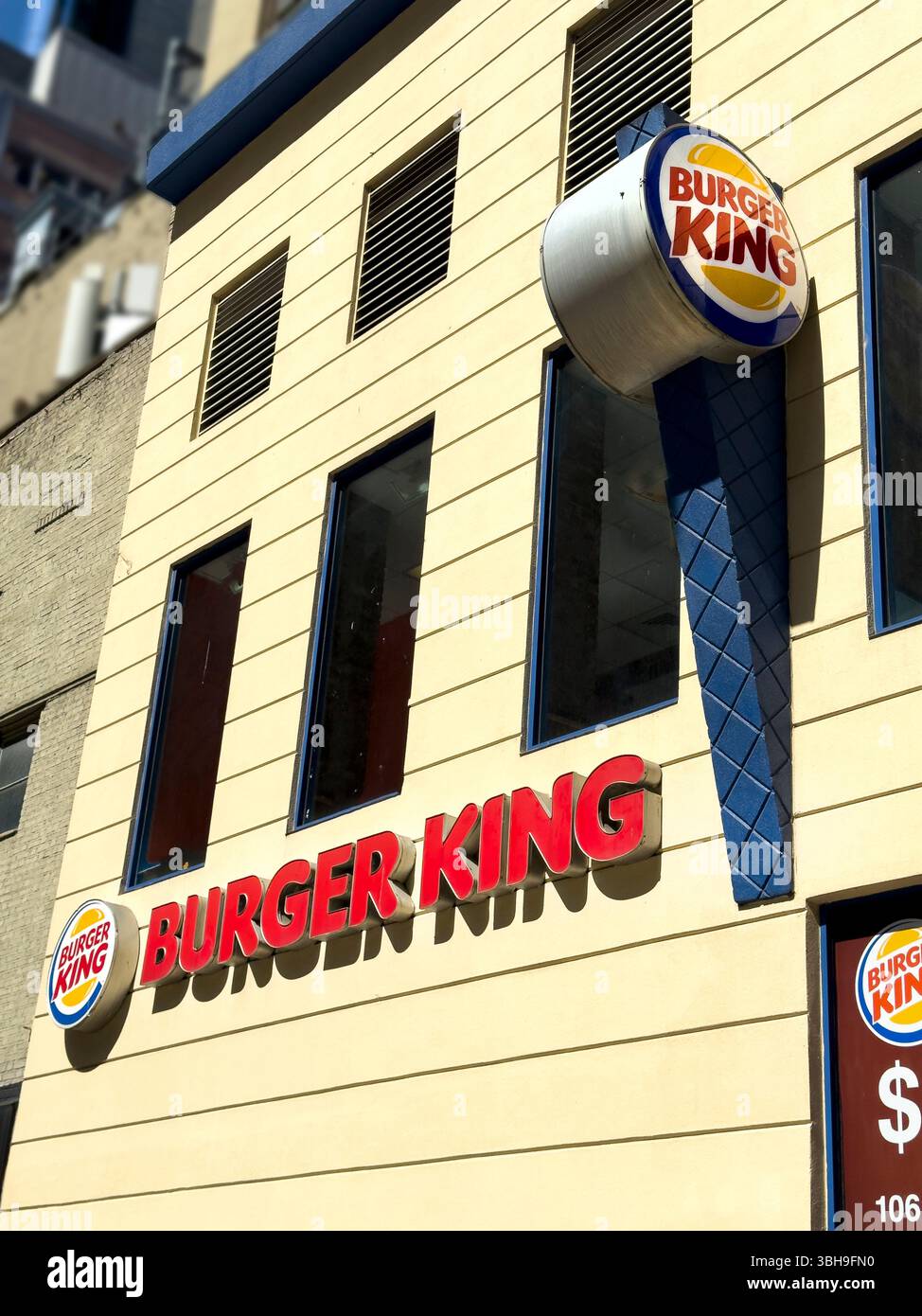 Burger King fast food restaurant, building exterior, New York City, New ...