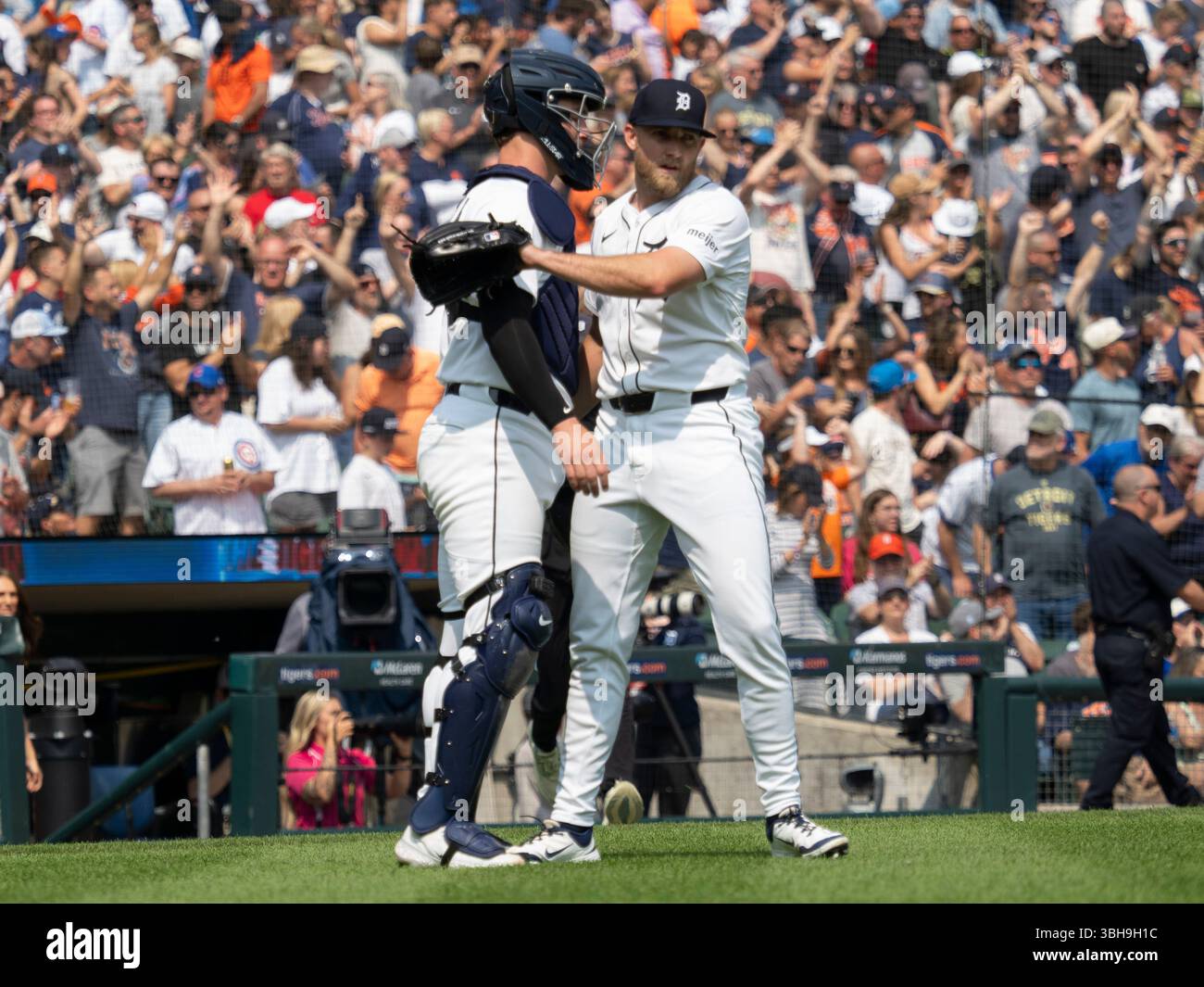 DETROIT, MI - JUNE 08: Detroit Tigers pitcher Will Vest (19) hugs ...