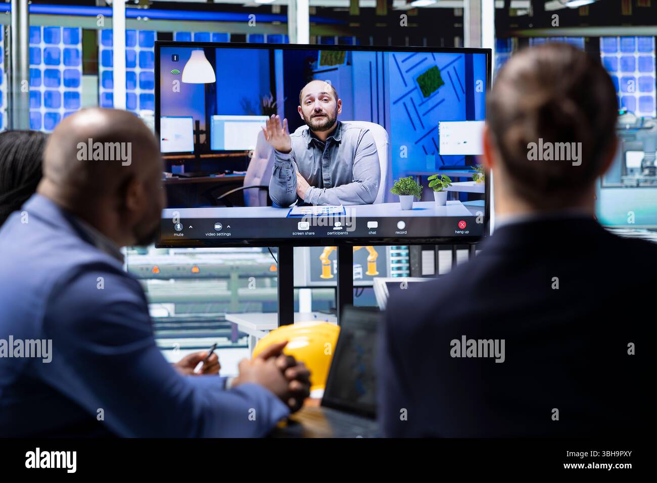 Online reading solar panels hi-res stock photography and images - Alamy