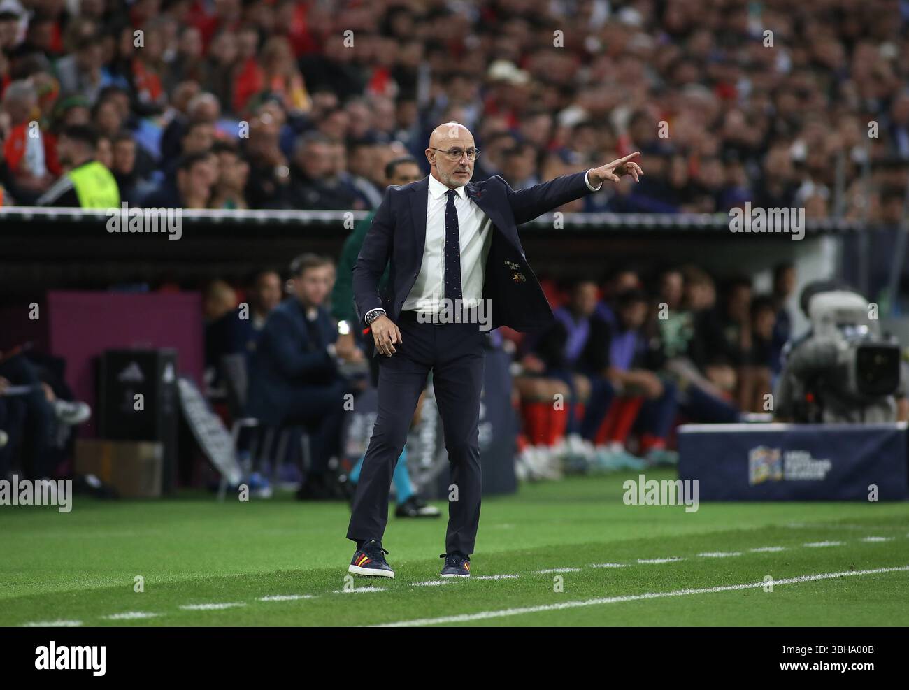 An der seitenlinie stehend hi-res stock photography and images - Alamy