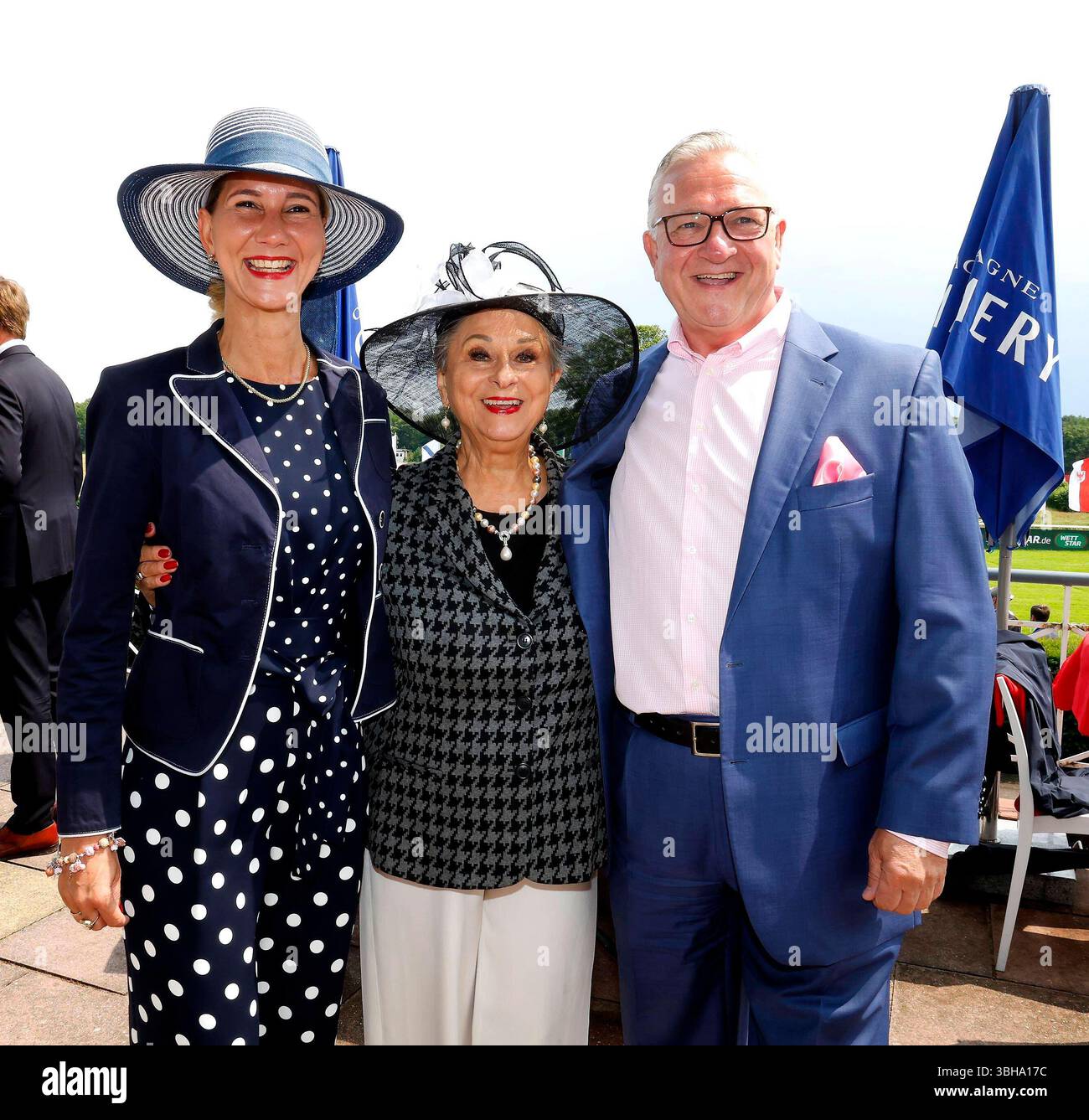 Kathrin Bernikas, Dagmar Frederic, Frank Henkel beim Fashion Raceday ...
